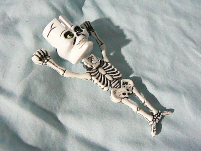 CUTE LITTLE HEAD KNOCKING SKELETON MAKES A LOUD SOUND U1 for Sale ...