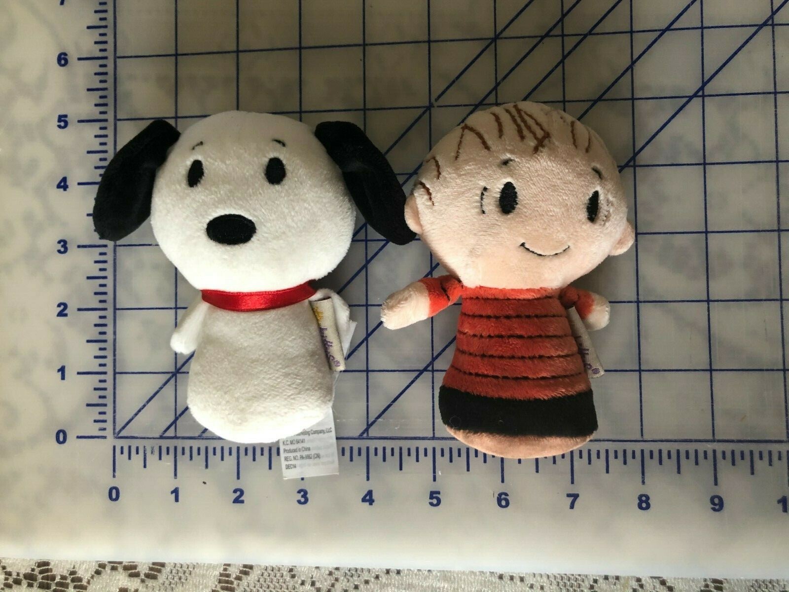 Hallmark Itty Bittys Peanuts characters : Snoopy & Linus Plush for Sale ...